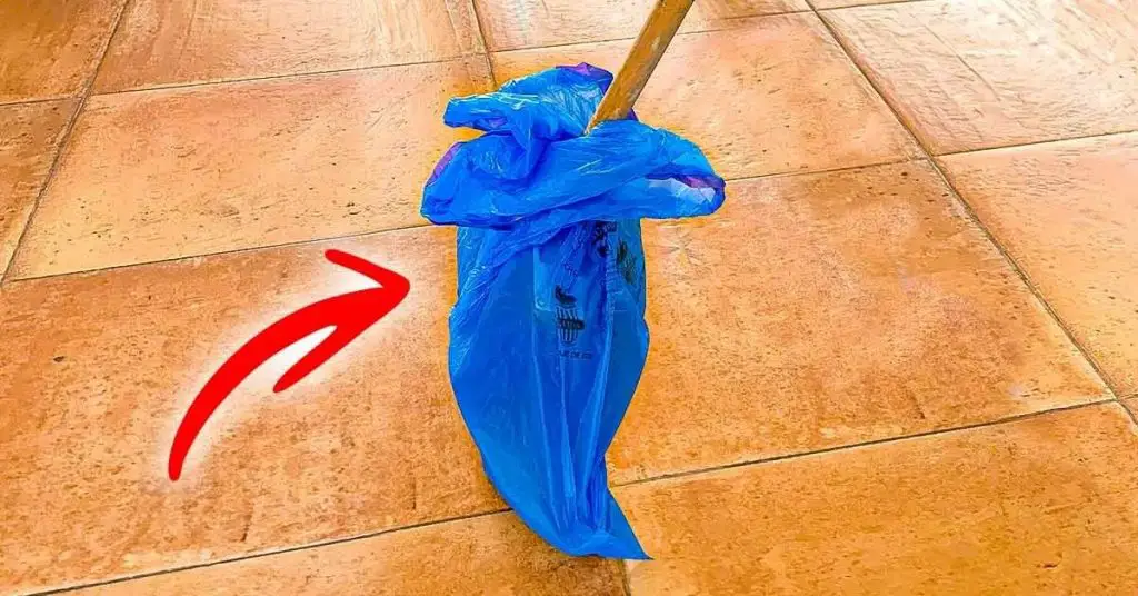 Ponle una bolsa de plástico a la escoba, todo el mundo lo hace: es una aspiradora de verdad ...